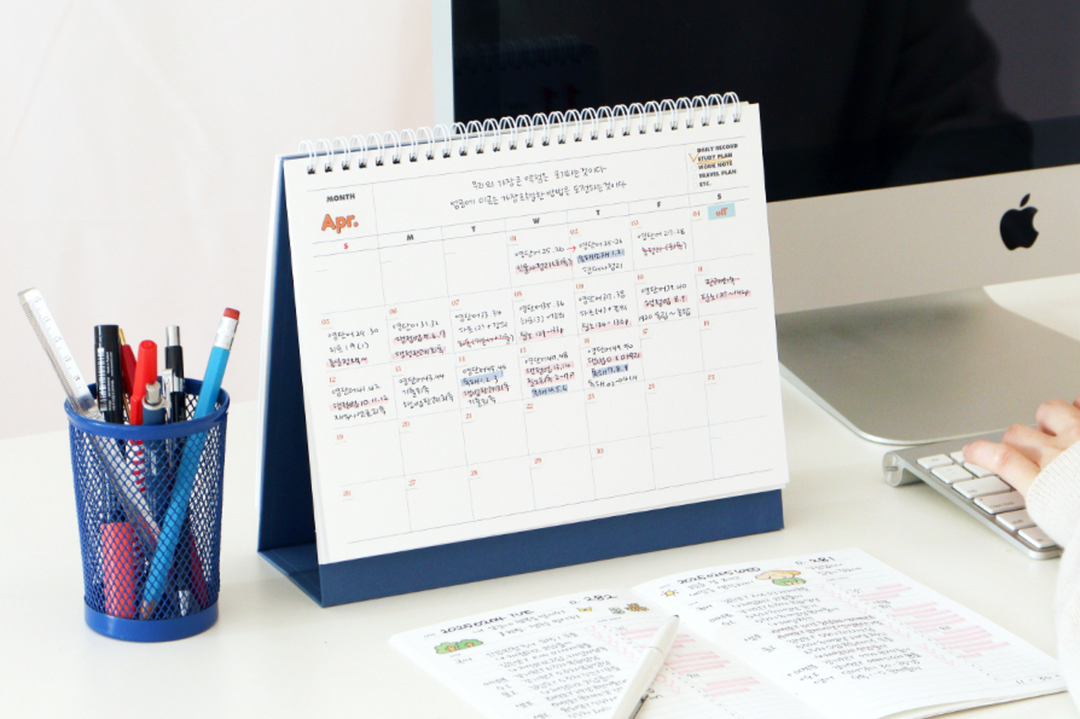2025-2026 Desk Calendar + Undated Scheduler – dubudumo